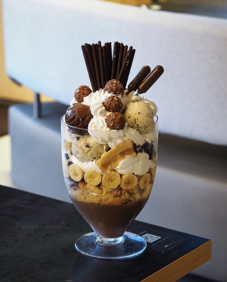 GIANT SUNDAES AT EARLE SWENSEN’S COMES IN VIBRANT RAINBOW COLOURS! - Shout