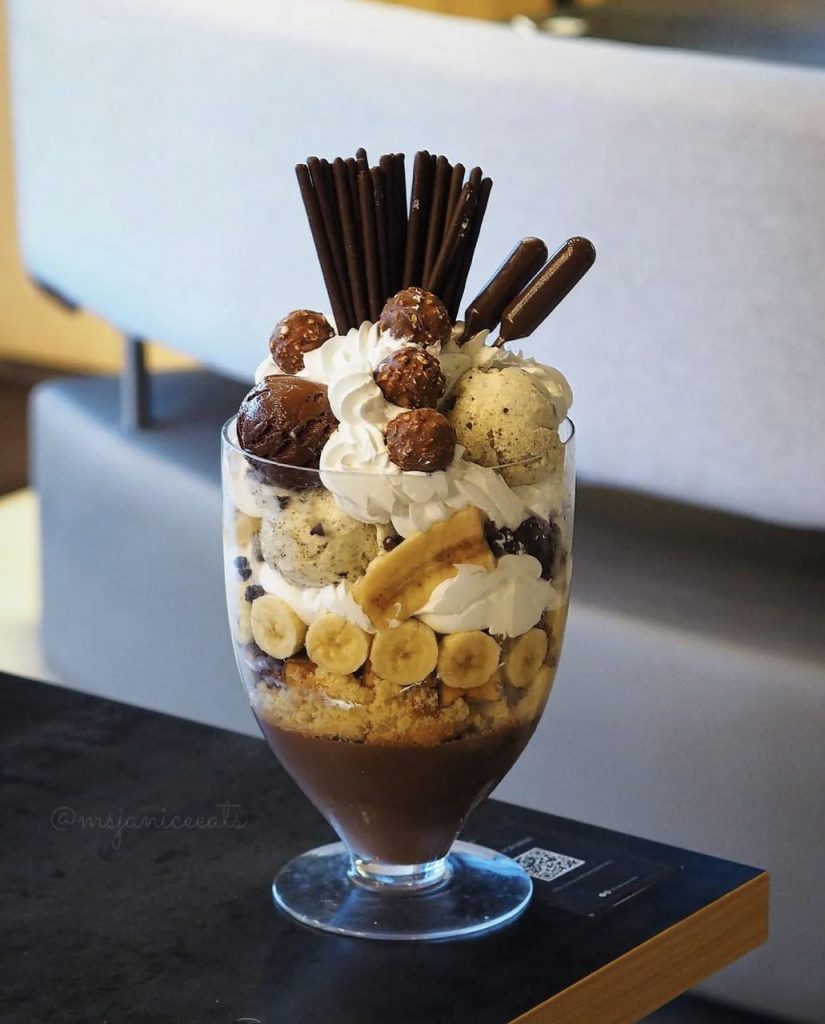 GIANT SUNDAES AT EARLE SWENSEN’S COMES IN VIBRANT RAINBOW COLOURS! - Shout