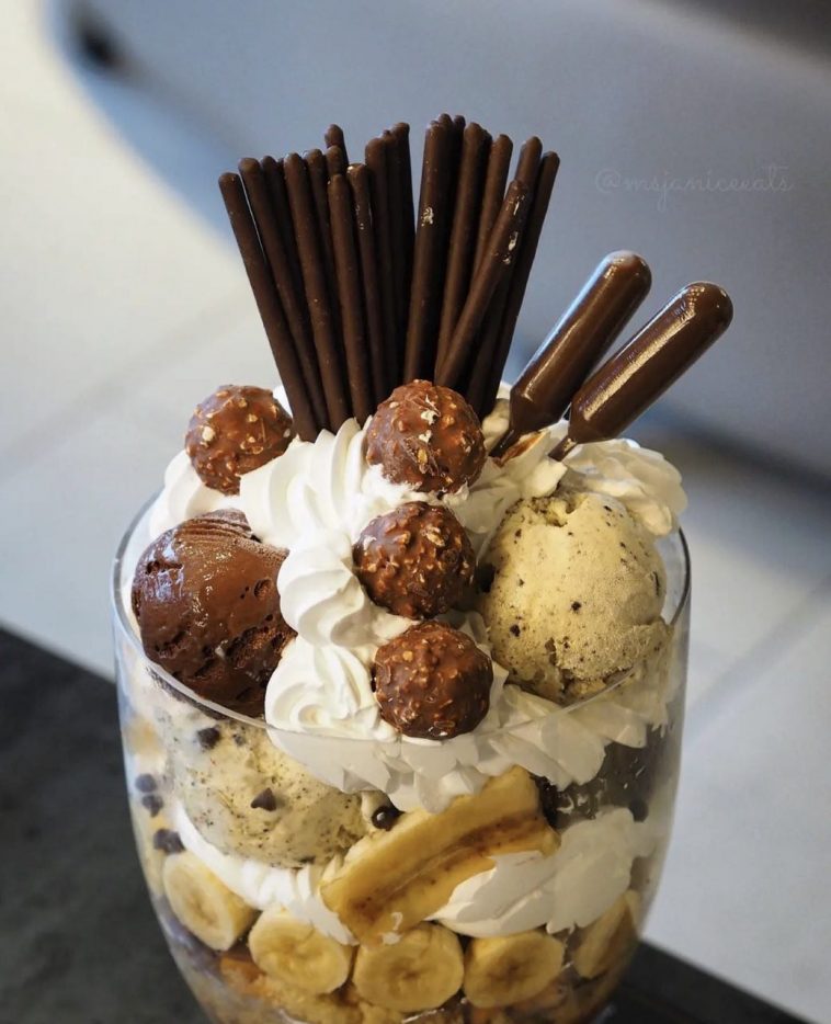 GIANT SUNDAES AT EARLE SWENSEN’S COMES IN VIBRANT RAINBOW COLOURS! - Shout