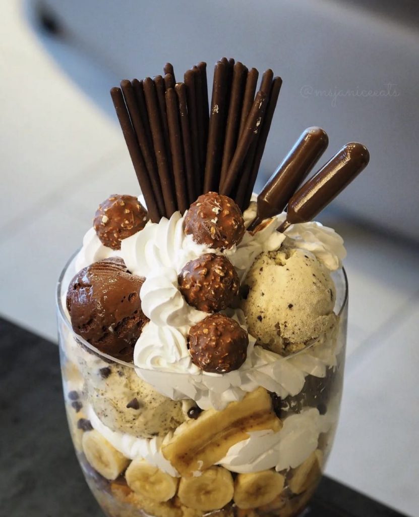 GIANT SUNDAES AT EARLE SWENSEN’S COMES IN VIBRANT RAINBOW COLOURS! - Shout