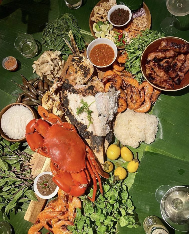 FORAGE FOR YOUR FOOD AT THIS COMMUNAL SEAFOOD GRAZING PRIVATE HOME ...