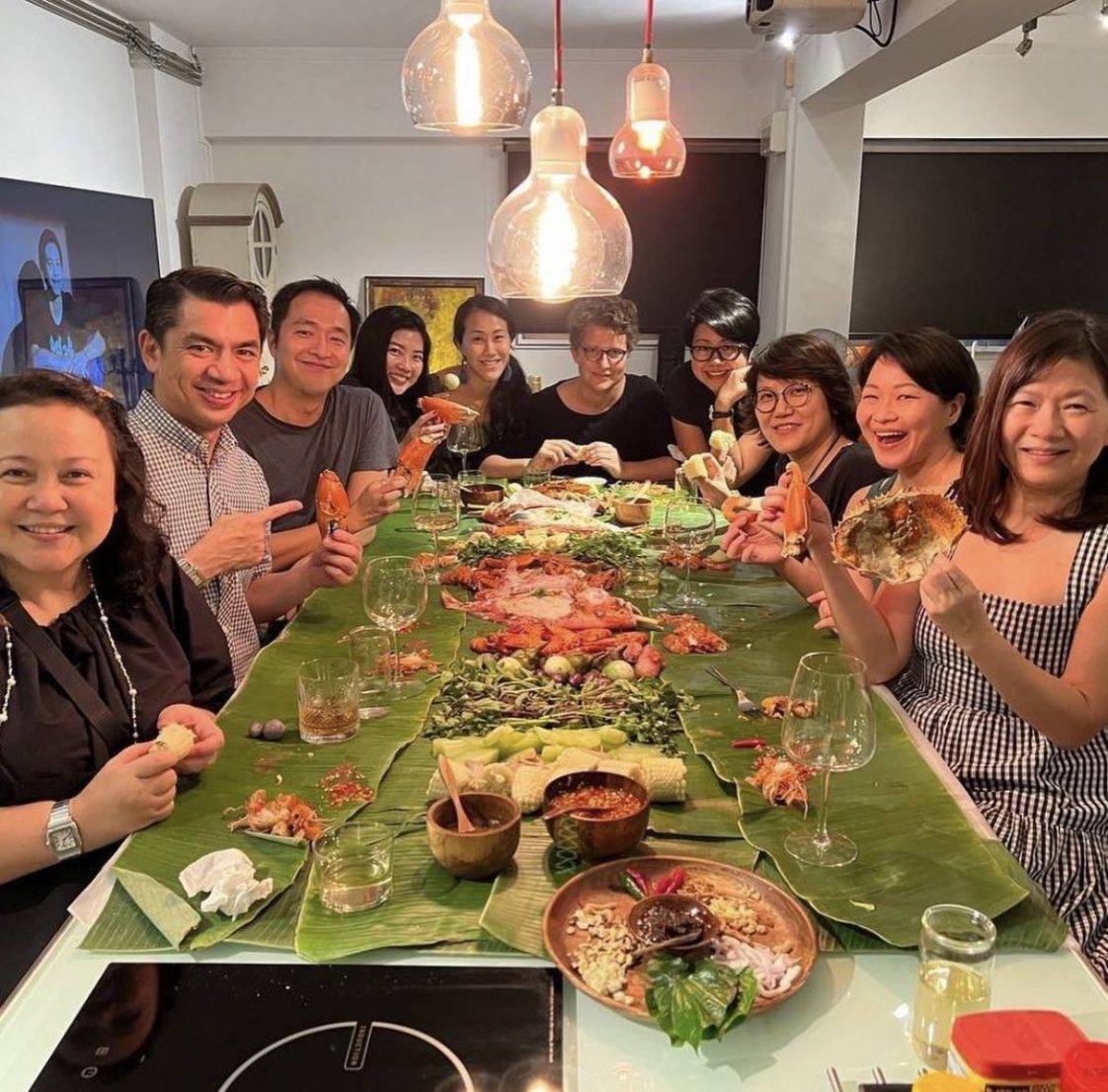 FORAGE FOR YOUR FOOD AT THIS COMMUNAL SEAFOOD GRAZING PRIVATE HOME ...
