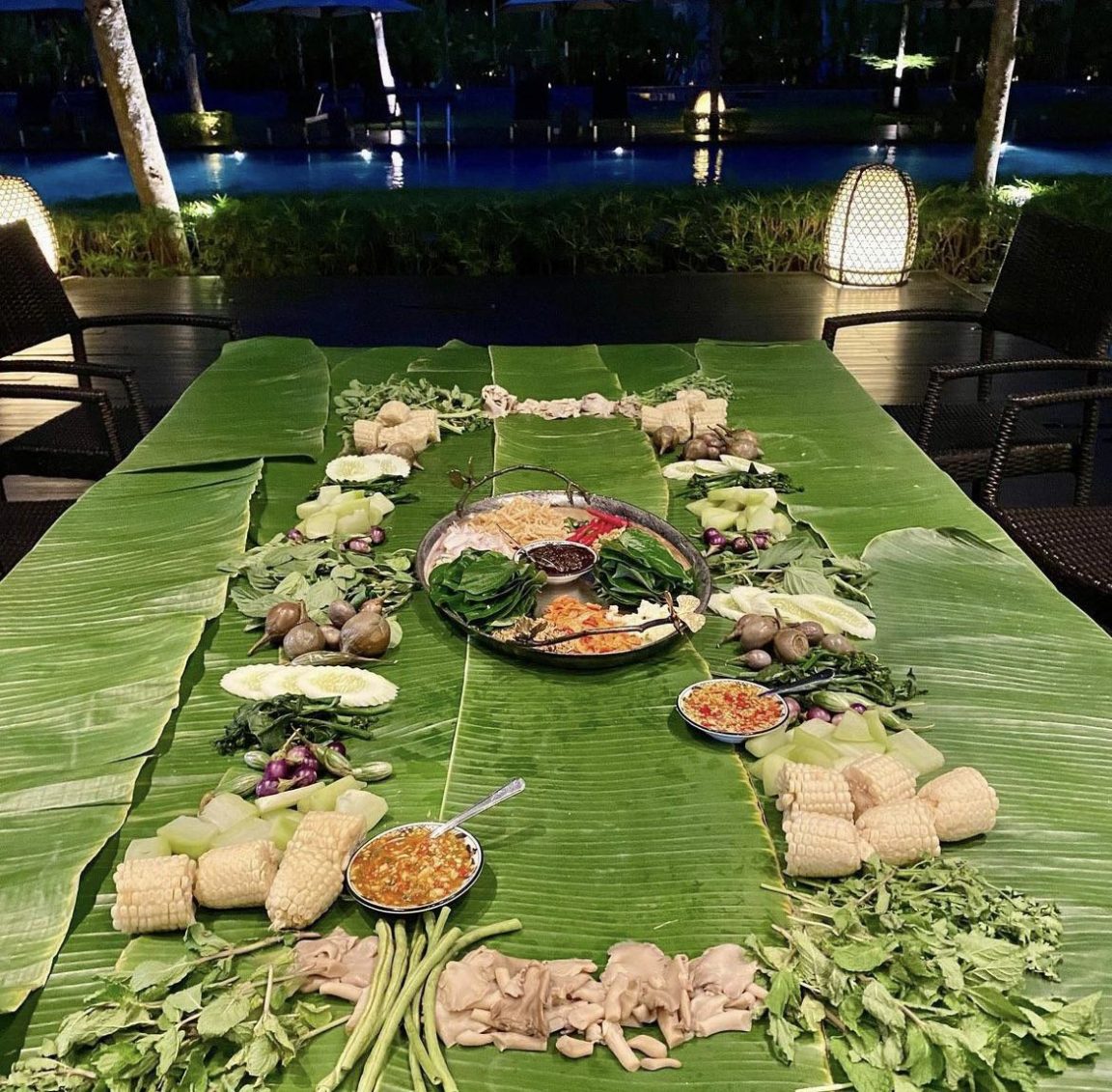 FORAGE FOR YOUR FOOD AT THIS COMMUNAL SEAFOOD GRAZING PRIVATE HOME ...