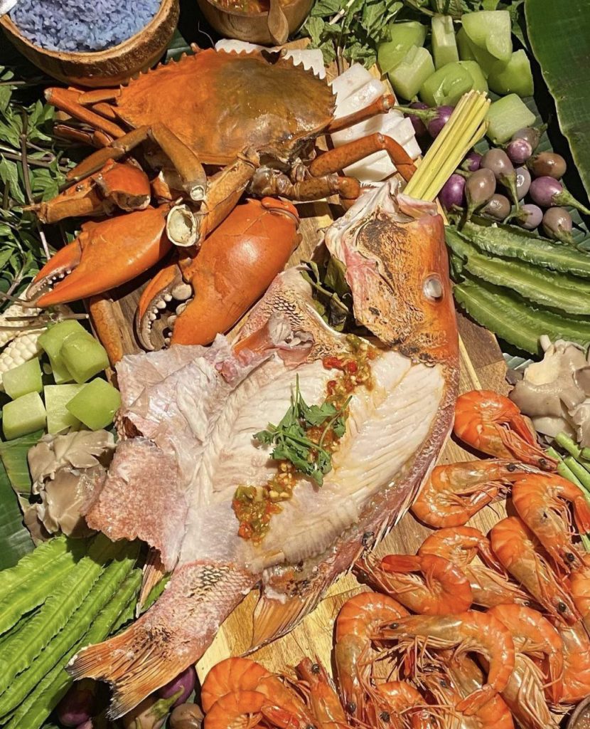 FORAGE FOR YOUR FOOD AT THIS COMMUNAL SEAFOOD GRAZING PRIVATE HOME ...