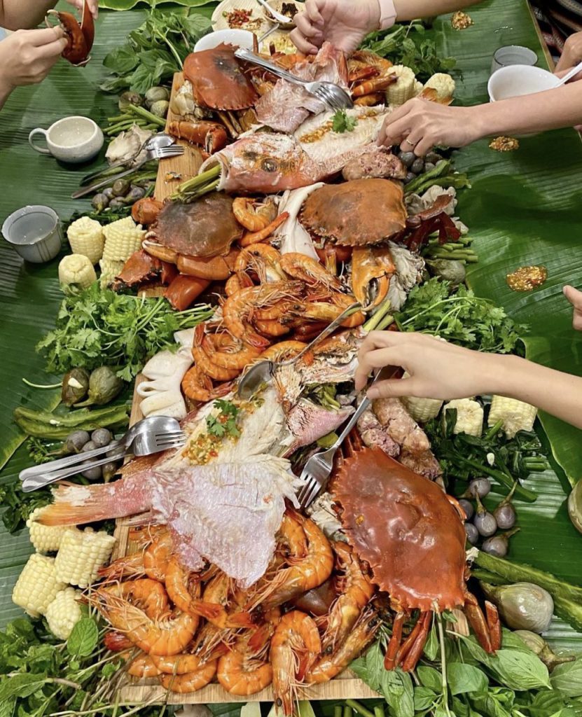 FORAGE FOR YOUR FOOD AT THIS COMMUNAL SEAFOOD GRAZING PRIVATE HOME ...