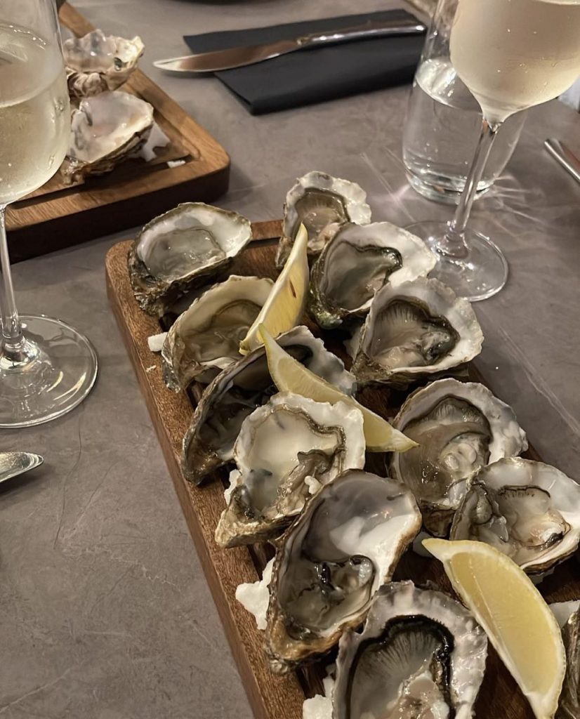 FREE FLOW OYSTERS & COCKTAILS AT THIS WEEKEND BRUNCH BUFFET FOR $38 ...