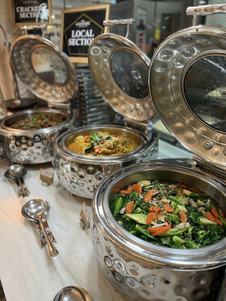 [HALAL] 1-FOR-1 POOLSIDE SEAFOOD BUFFET AT VILLAGE HOTEL BUGIS FROM $33 ...