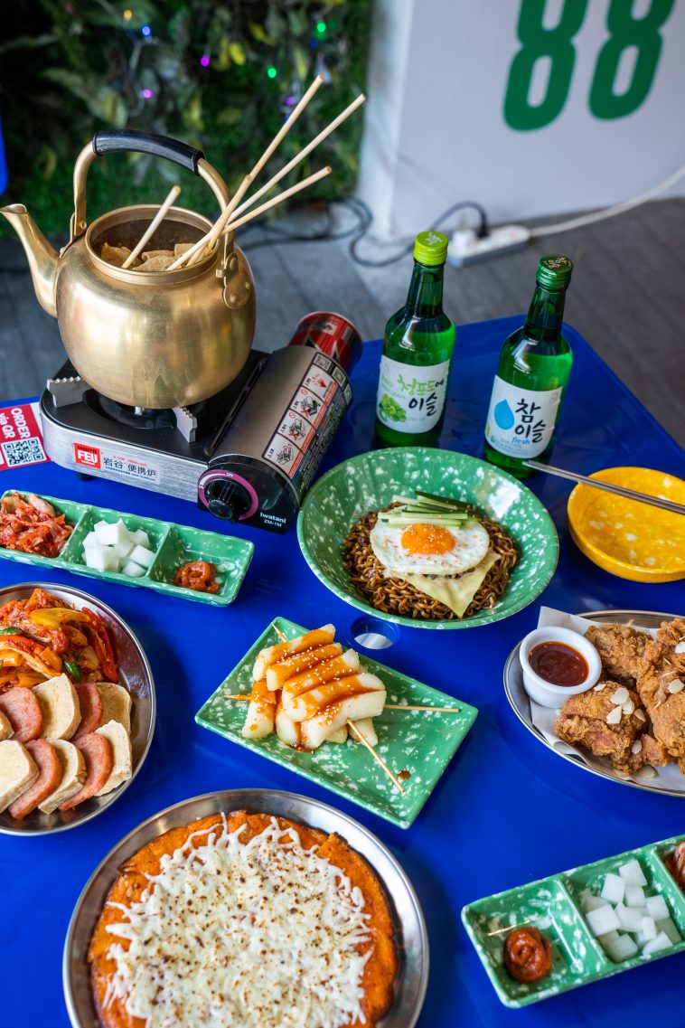 AUTHENTIC KOREAN “POJANGMACHA” HAS STREET-STYLE FOOD, FISHCAKE SKEWERS ...