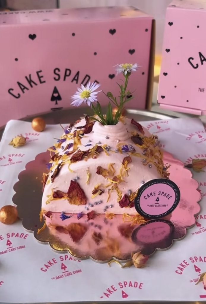 CAKE SPADE’S NEW FLOWER VASE-SHAPED CAKE IS SERVED WITH ACTUAL FLOWERS ...