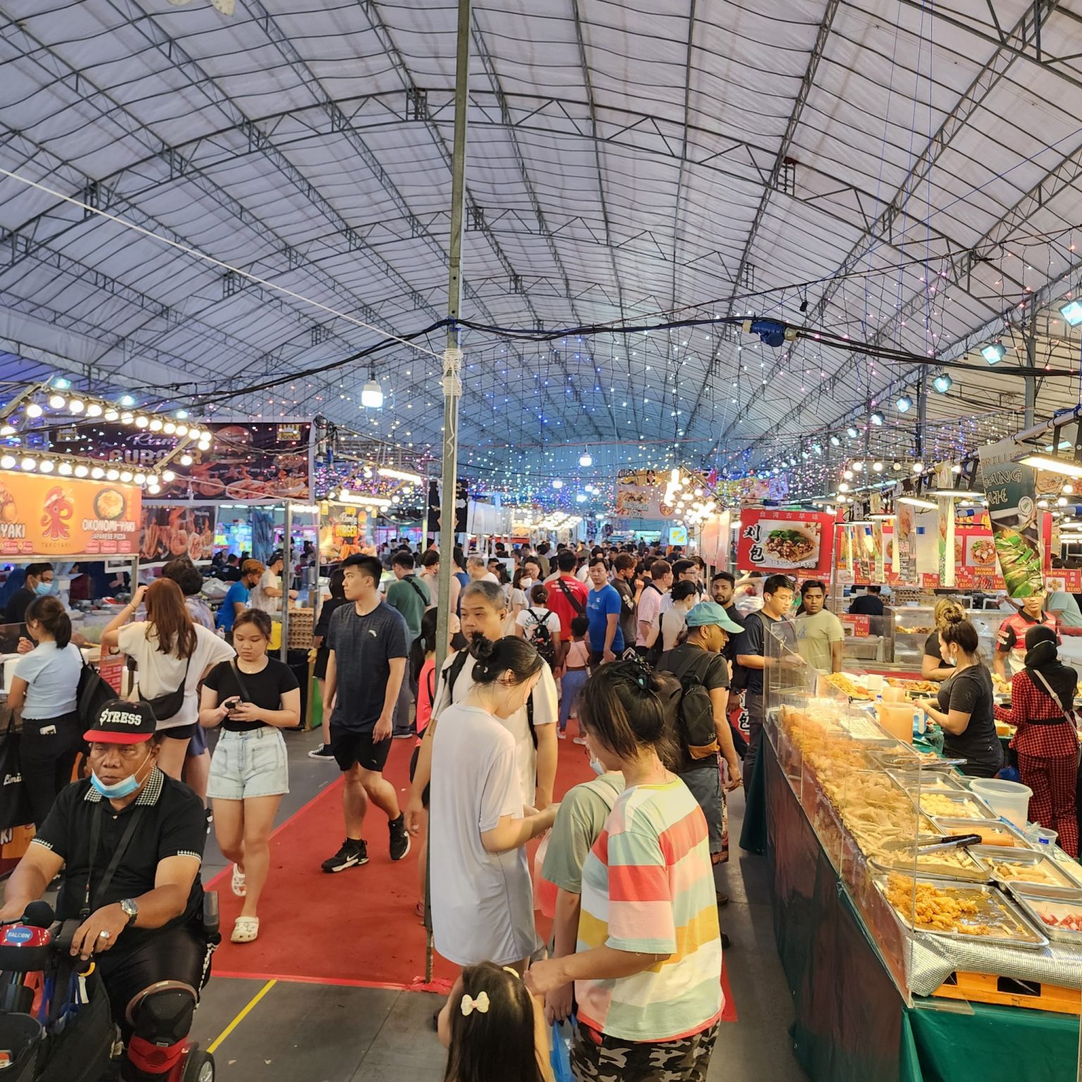 RAMADAN BAZAAR AT BUKIT GOMBAK HAS GIANT AIR BALANG DRINKS WITH ICE ...