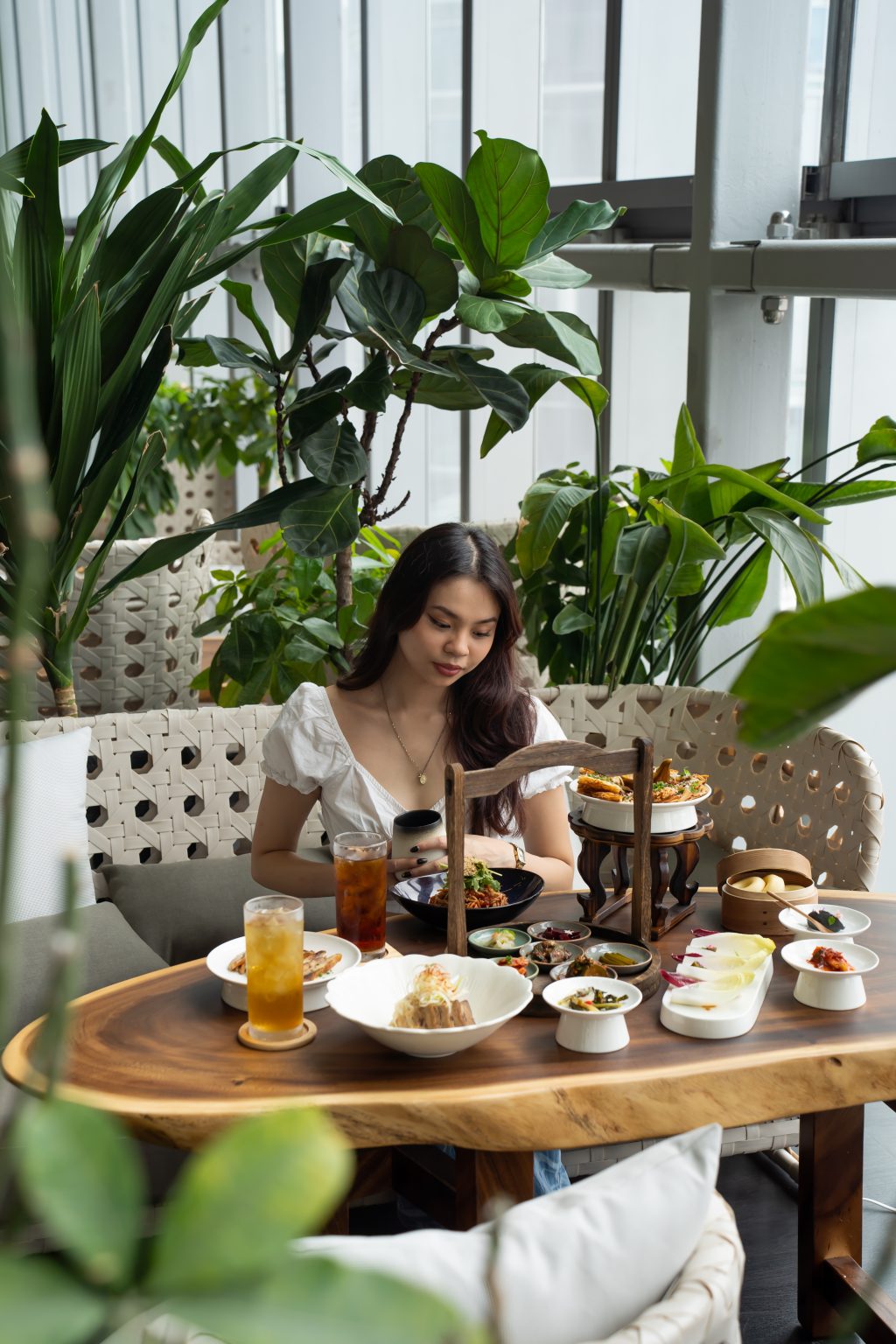 KIMCHI DINING: AESTHETIC FLORAL “GLASSHOUSE” CAFÉ IN ORCHARD WITH ...