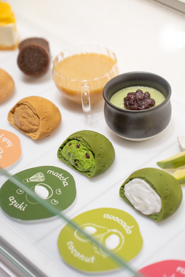 CHEWY & STRETCHY RAINBOW-COLOURED MOCHI STUFFED CREAM PUFFS FOR JUST $2 ...