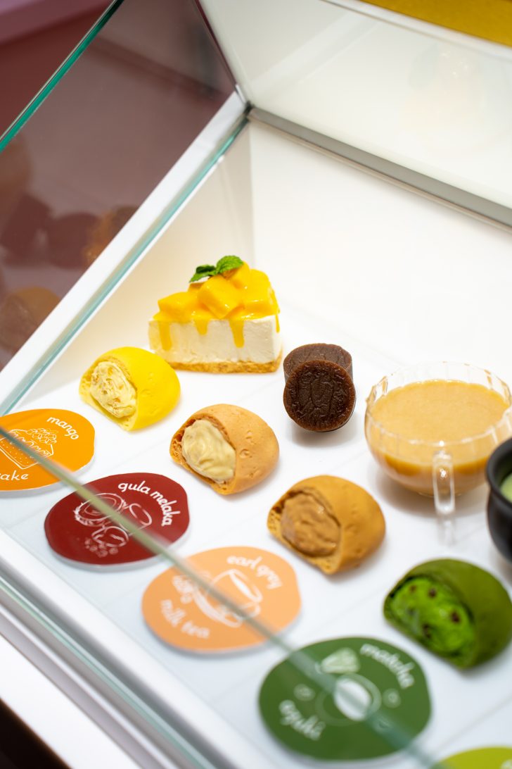 CHEWY & STRETCHY RAINBOW-COLOURED MOCHI STUFFED CREAM PUFFS FOR JUST $2 ...