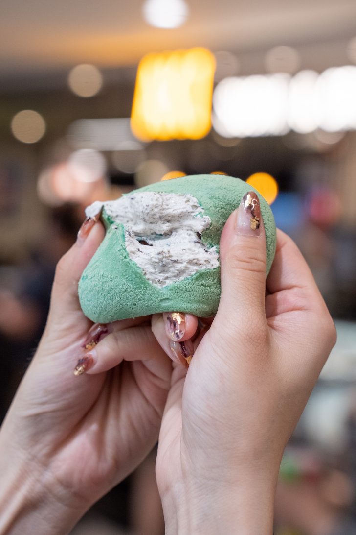 CHEWY & STRETCHY RAINBOW-COLOURED MOCHI STUFFED CREAM PUFFS FOR JUST $2 ...