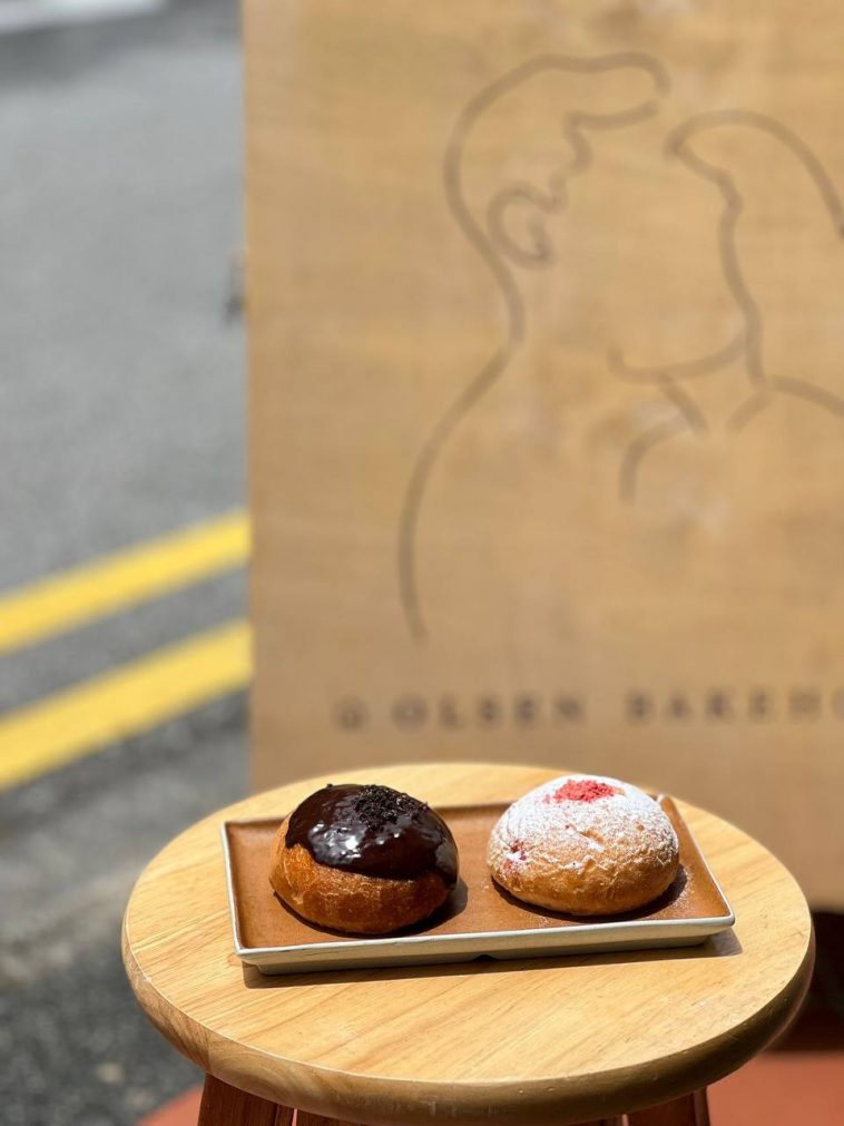 FLUFFY & CHEWY MOCHI BUNS THAT OOZE WITH FLOWING MOLTEN CHOCOLATE AT OLSEN BAKEHOUSE! - Shout