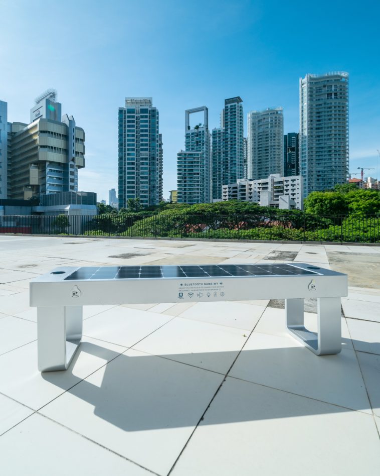 THESE SOLAR-POWERED SMART BENCHES IN SINGAPORE HAS FREE WIFI, CAN ...