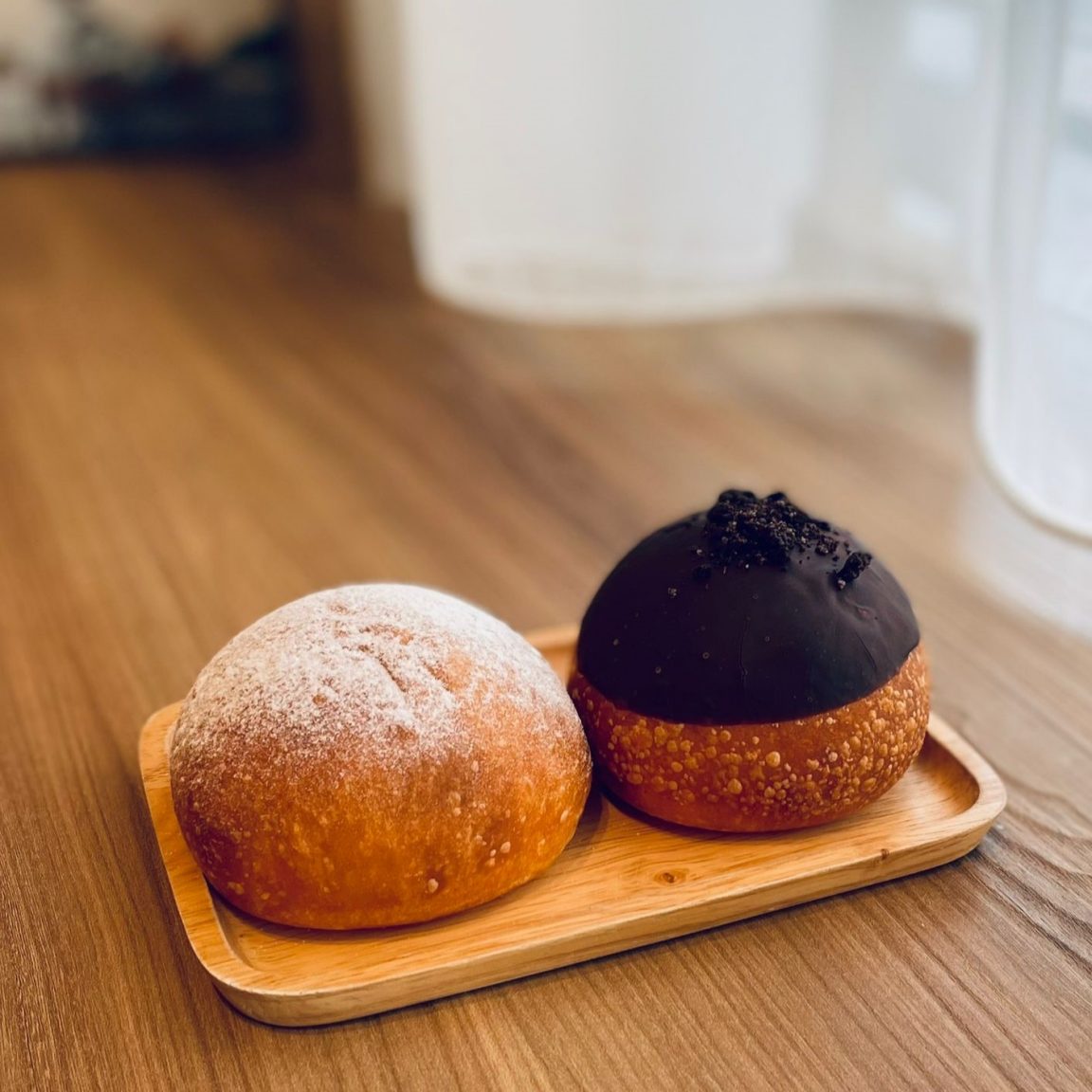 FLUFFY & CHEWY MOCHI BUNS THAT OOZE WITH FLOWING MOLTEN CHOCOLATE AT ...