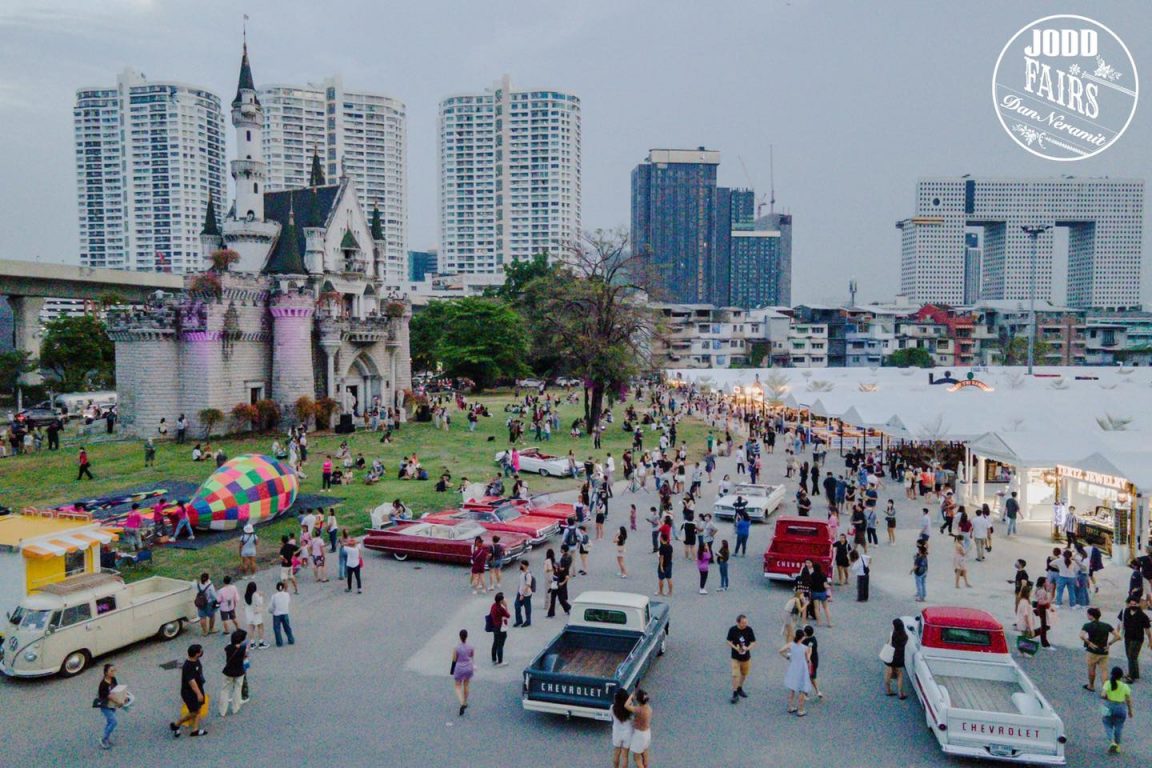 NEW JODD FAIRS MARKET WITH FAIRYTALE CASTLE, HOT AIR BALLOONS & VINTAGE ...
