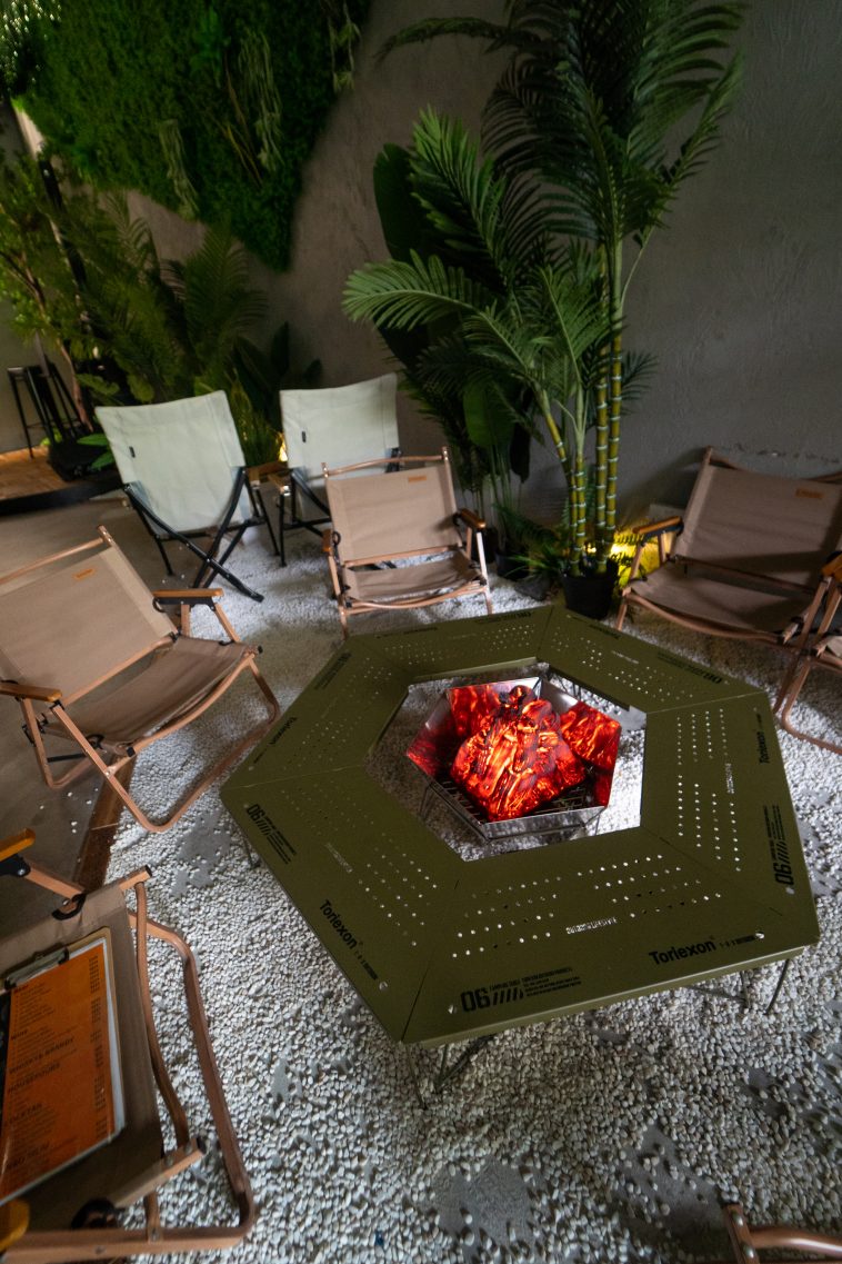 DINE UNDER THE “STARS” AT THIS CAMPING-INSPIRED BBQ BAR IN A FOREST ...