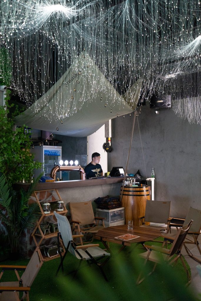 DINE UNDER THE “STARS” AT THIS CAMPING-INSPIRED BBQ BAR IN A FOREST ...