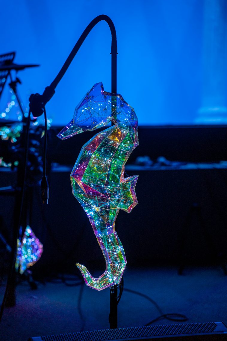 “UNDERWATER” DINING AT THIS ETHEREAL MERMAID BAR WITH FREE LIVE MERMAID ...