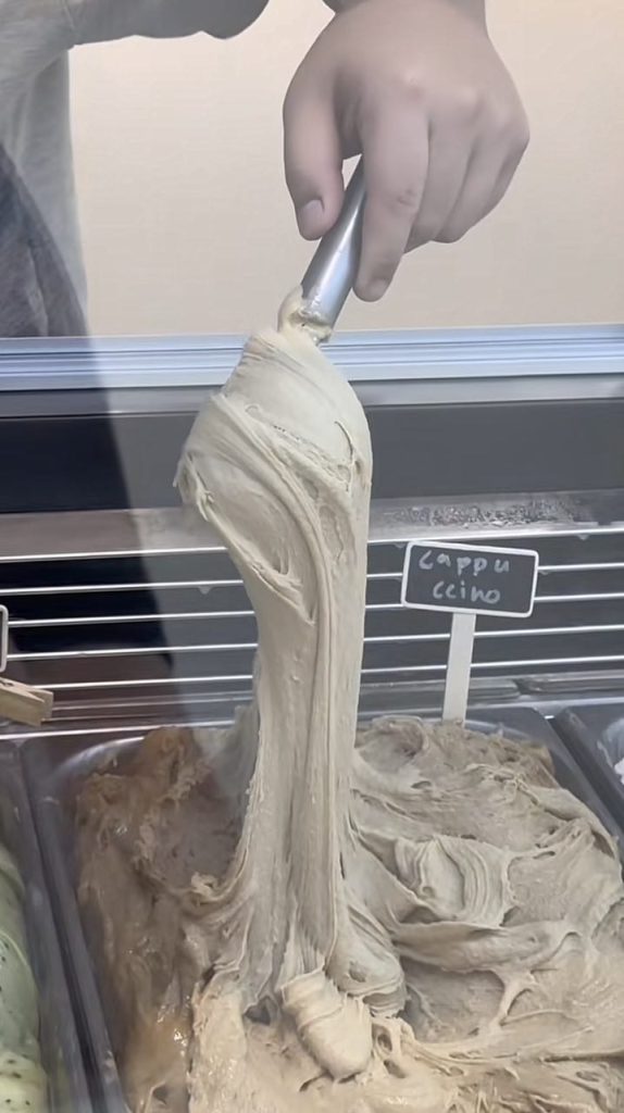 STRETCH: HALAL-FRIENDLY 24-HOUR ICE CREAM CAFÉ HAS MOCHI-LIKE STRETCHY ...