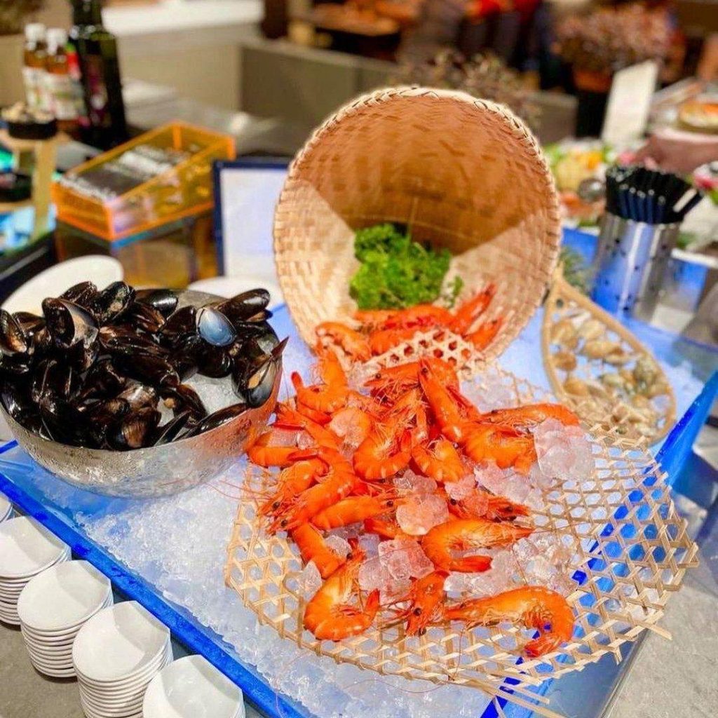 HALAL SEAFOOD BUFFET WITH FRESH SEAFOOD, BEEF BRISKET, ASSAM LAKSA ...
