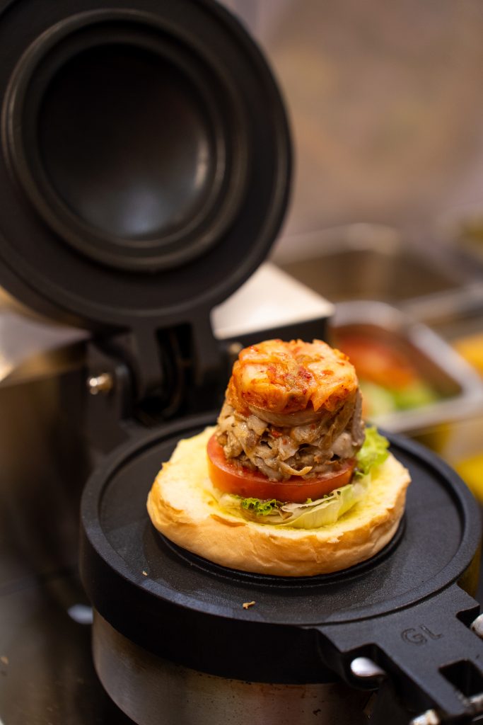 “UFO BURGER” FROM KOREA LANDS IN SINGAPORE: STUFFED & SEALED SHUT WITH ...