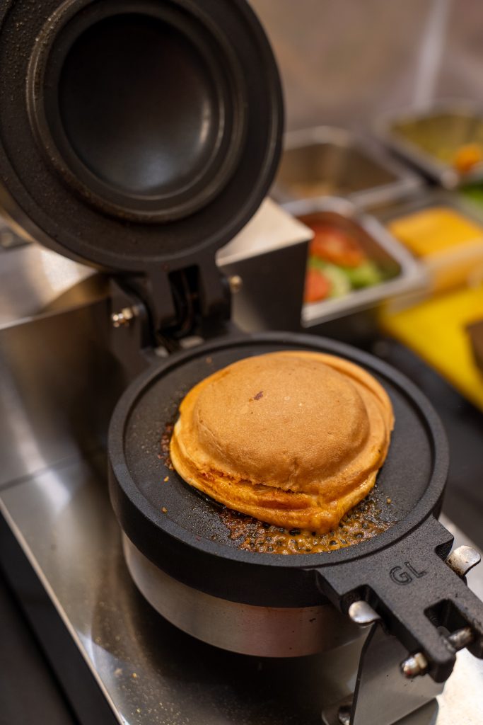 “UFO BURGER” FROM KOREA LANDS IN SINGAPORE: STUFFED & SEALED SHUT WITH ...