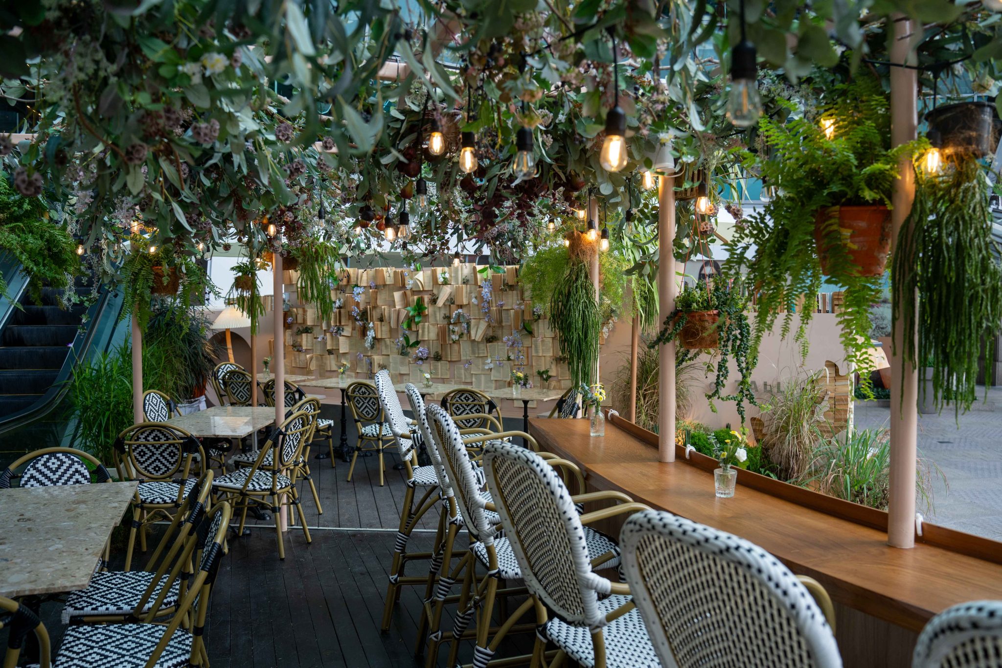 GORGEOUS FLORAL PARISIAN-INSPIRED CAFÉ IN ORCHARD WITH AESTHETIC BRUNCH ...