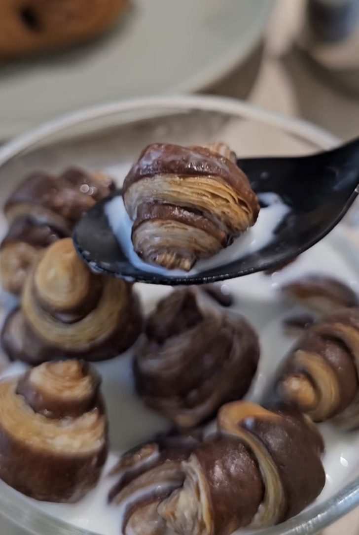 FAMOUS MINI CROISSANT CEREAL NOW AVAILABLE AT THIS CAFÉ IN SINGAPORE ...