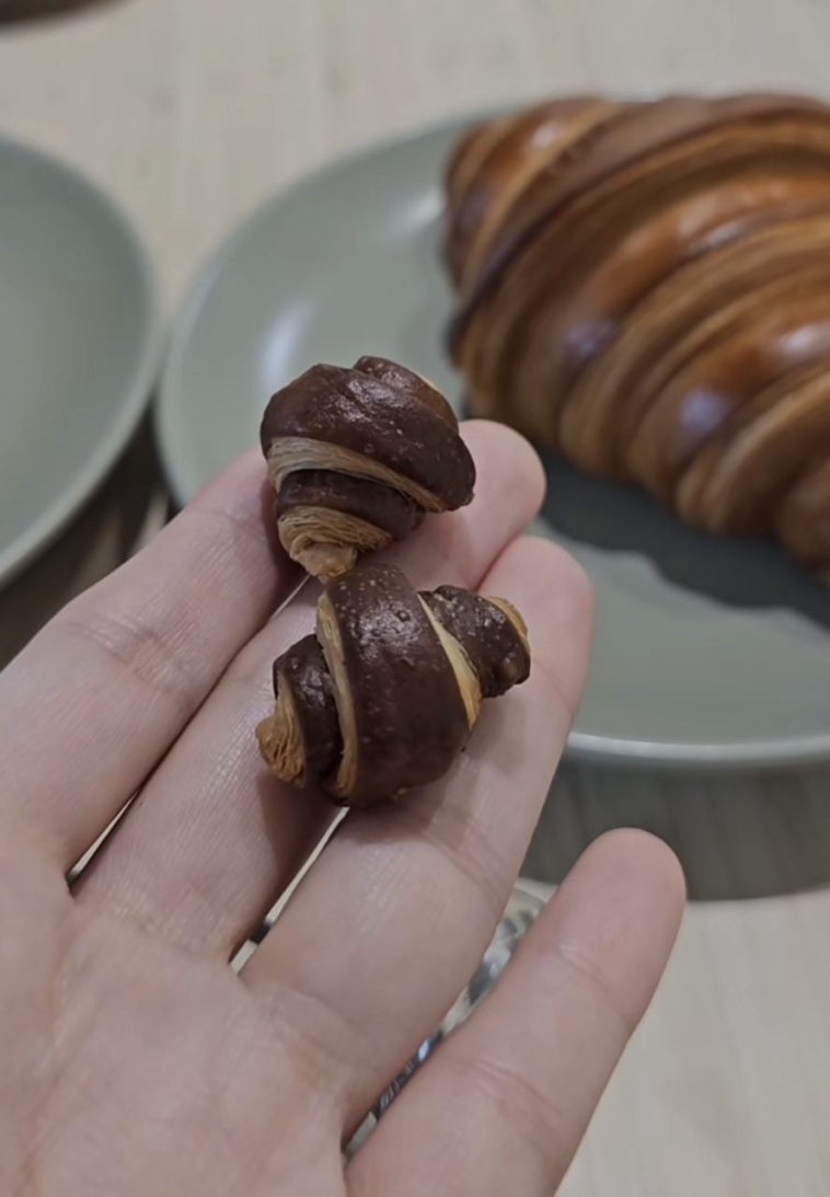 FAMOUS MINI CROISSANT CEREAL NOW AVAILABLE AT THIS CAFÉ IN SINGAPORE ...
