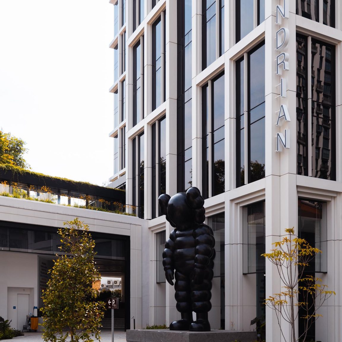 6 METRE-TALL KAWS ART SCULPTURE ARRIVES AT THE MONDRIAN SINGAPORE! - Shout
