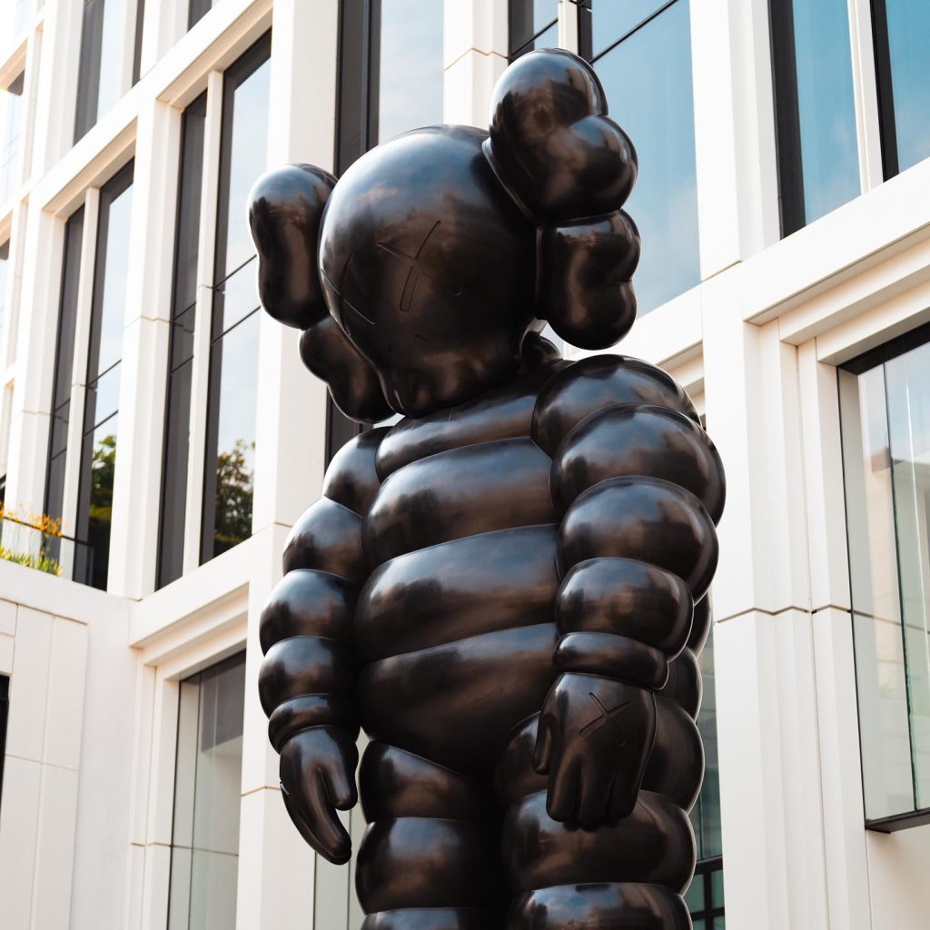 6 METRE-TALL KAWS ART SCULPTURE ARRIVES AT THE MONDRIAN SINGAPORE! - Shout