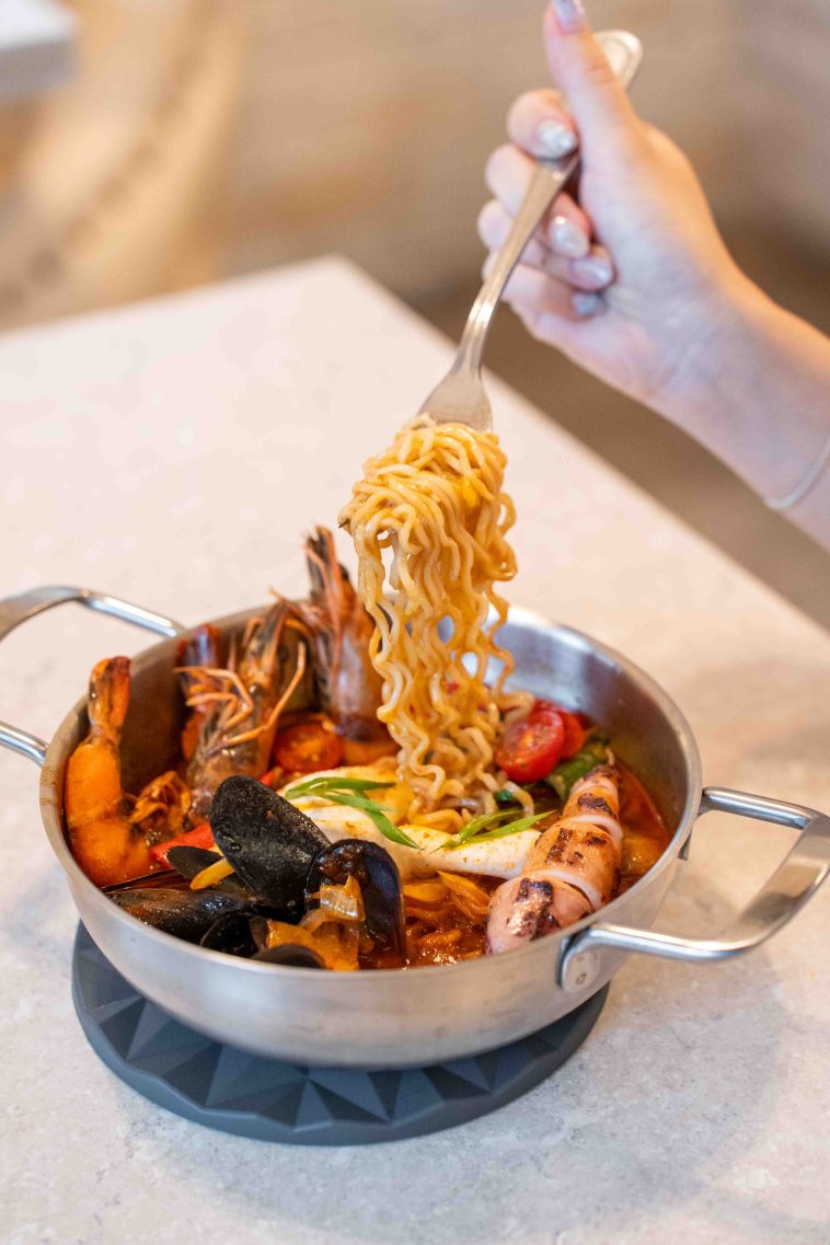 XXL SEAFOOD PLATTERS & ELEVATED MAGGI MEE AT MUSLIM-OWNED RESTAURANT ...