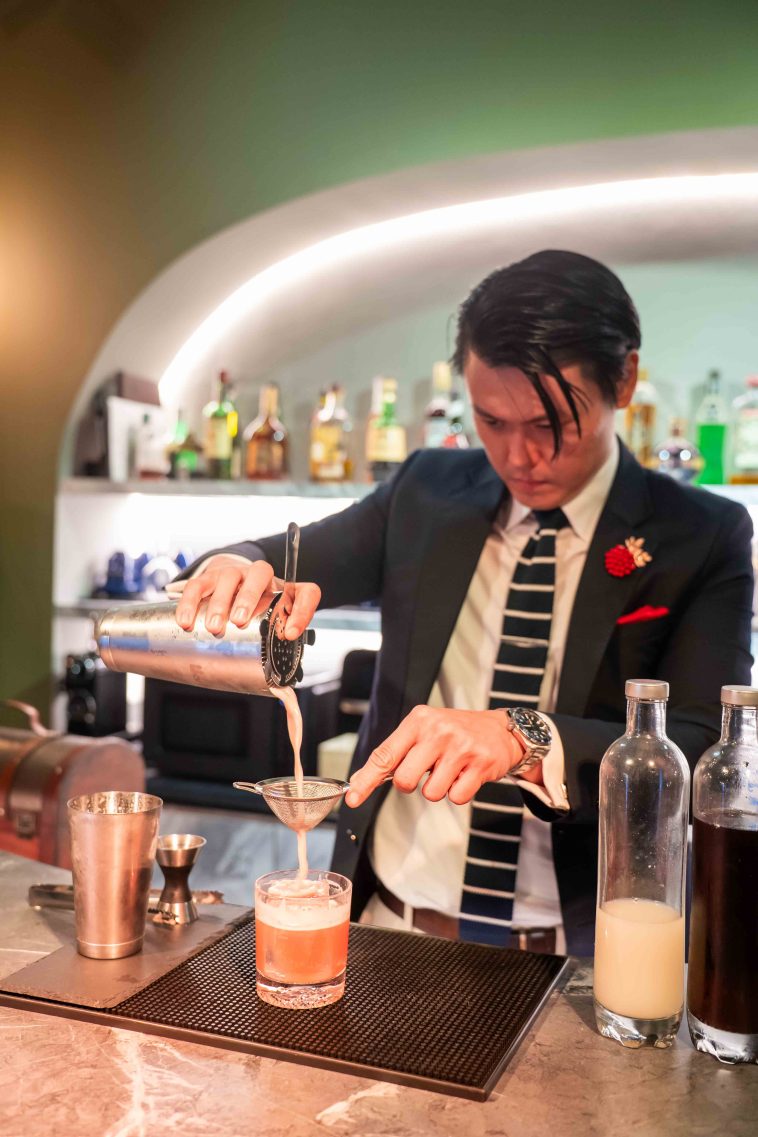 THE MAGIC BAR: THEATRICAL LIVE MAGIC SHOWS WITH COCKTAILS AT THIS ...