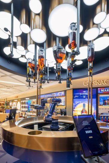FREE MARTELL COCKTAIL BY A ROBOT BARTENDER AT CHANGI AIRPORT T1 ...