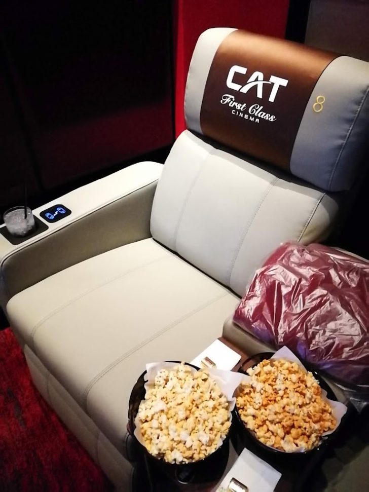 LUXE MOVIE THEATRES IN BANGKOK WITH VIP LOUNGE TREATMENTS, BED-LIKE ...