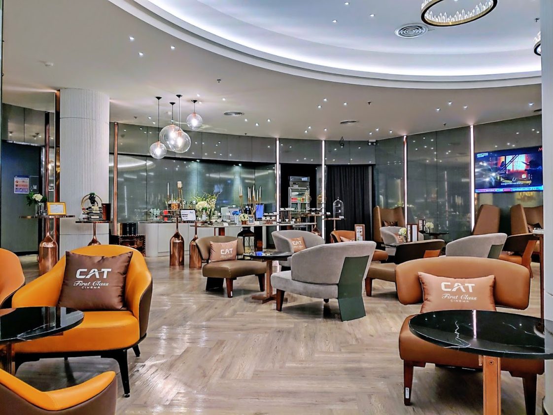 LUXE MOVIE THEATRES IN BANGKOK WITH VIP LOUNGE TREATMENTS, BED-LIKE ...