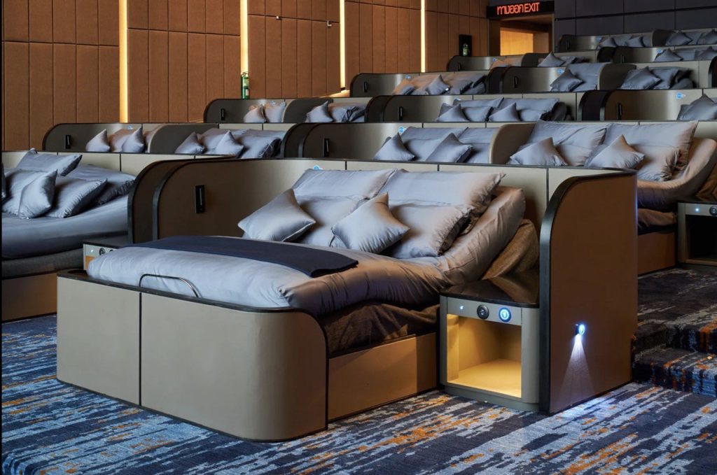 LUXE MOVIE THEATRES IN BANGKOK WITH VIP LOUNGE TREATMENTS, BED-LIKE ...