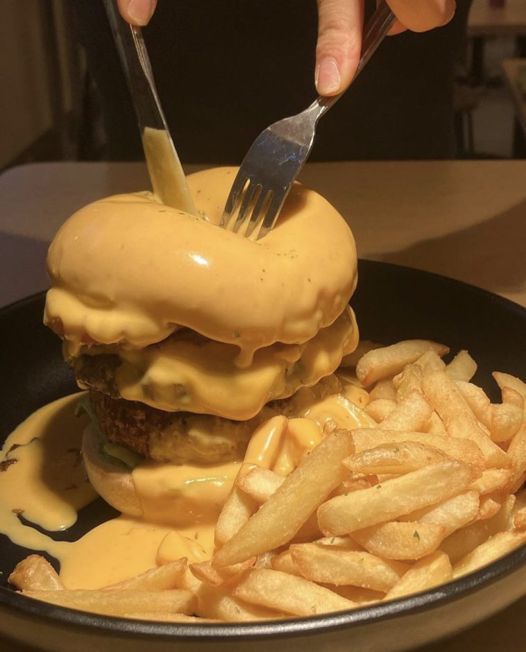 FLIPS N DIPS: HALAL-FRIENDLY WESTERN STALL WITH EXPLOSIVE VOLCANO LAVA ...