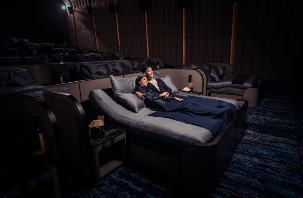 LUXE MOVIE THEATRES IN BANGKOK WITH VIP LOUNGE TREATMENTS, BED-LIKE ...