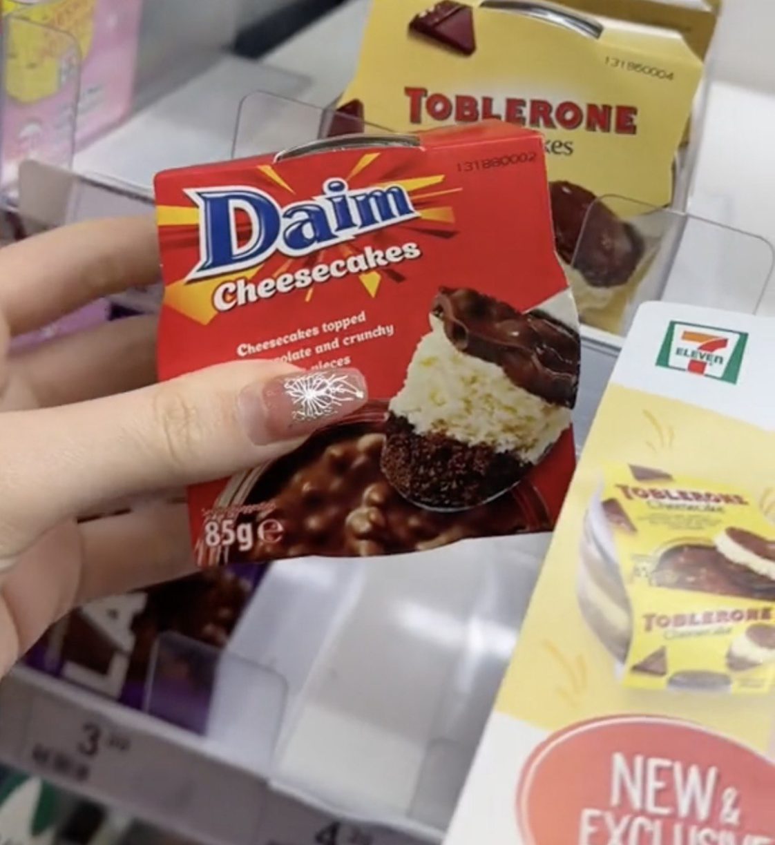 NEW VIRAL OREO, TOBLERONE & DAIM MINI CHEESECAKES AT 7-ELEVEN SINGAPORE! - Shout