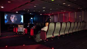 24 HOUR MOVIE THEATRE AT CHANGI AIRPORT HAS FREE MOVIE SCREENINGS ALL ...