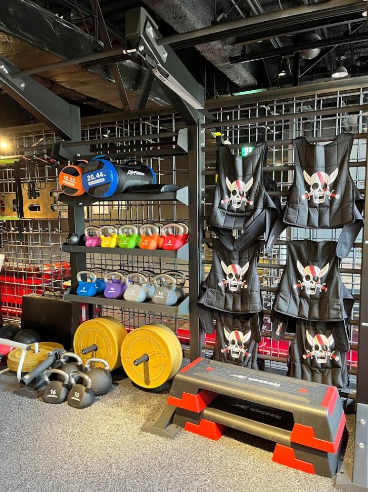 WORLD’S FIRST ONE PIECE ANIME GYM IN TOKYO WITH GIANT “MEAT BARBELLS ...