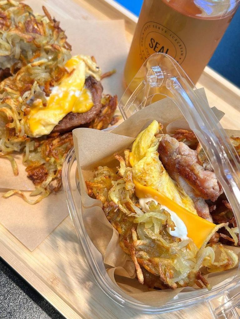 FIRST-EVER RÖSTI BURGER IN SINGAPORE: CRISPY WAFFLED RÖSTI BURGER "BUNS ...