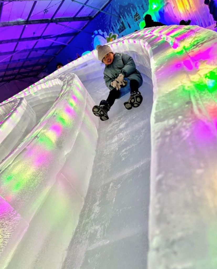 ICE MAGIC SINGAPORE: NEW FIRST-EVER MERRY-GO-ROUND ON ICE, DOUBLE-LANE ...