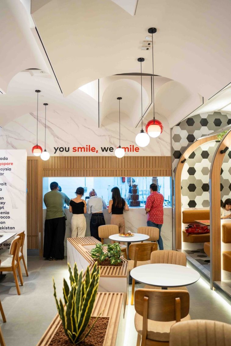 DIPNDIP: VIRAL CHOCOLATE DESSERT CAFÉ OPENS IN SINGAPORE, HAS CHOCOLATE ...