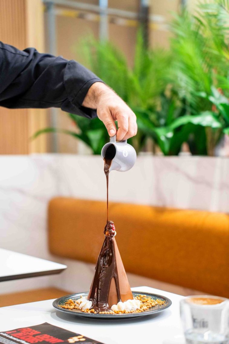 DIPNDIP: VIRAL CHOCOLATE DESSERT CAFÉ OPENS IN SINGAPORE, HAS CHOCOLATE ...
