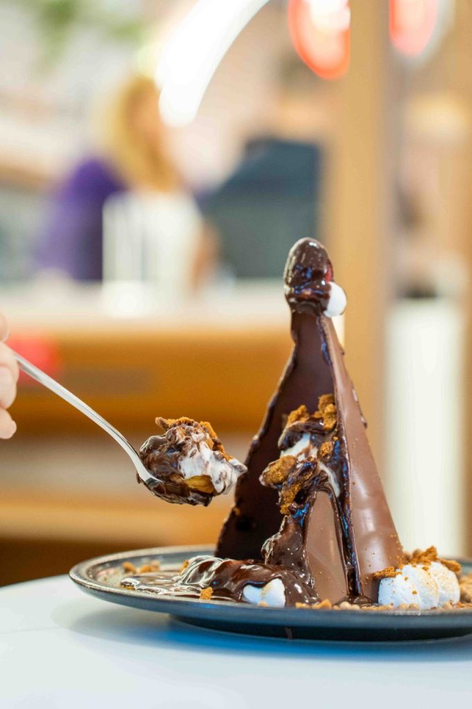 DIPNDIP: VIRAL CHOCOLATE DESSERT CAFÉ OPENS IN SINGAPORE, HAS CHOCOLATE ...